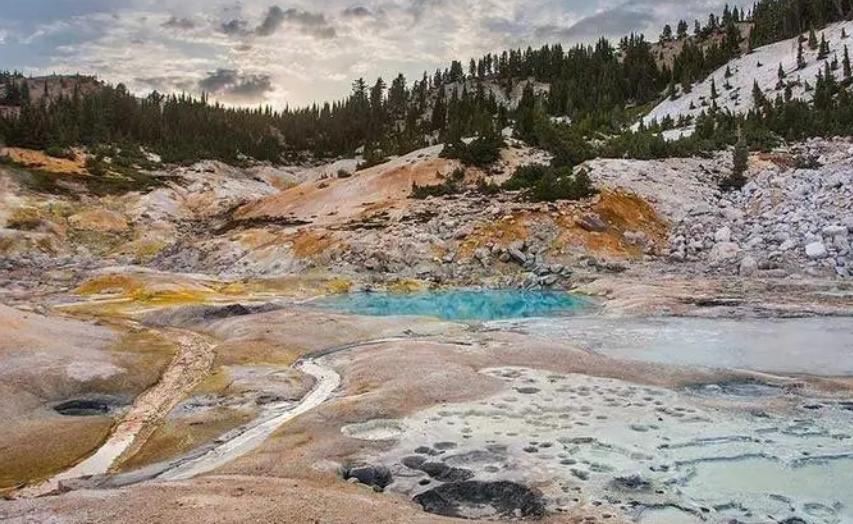 The most active volcanic park in the United States, at over 10,000 feet ...