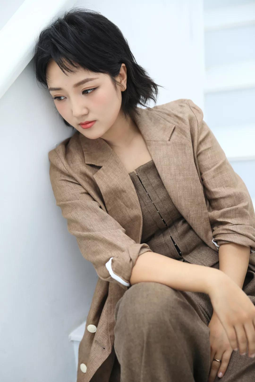 Du Qinyi of the goddess series of a hundred surnames - iNEWS