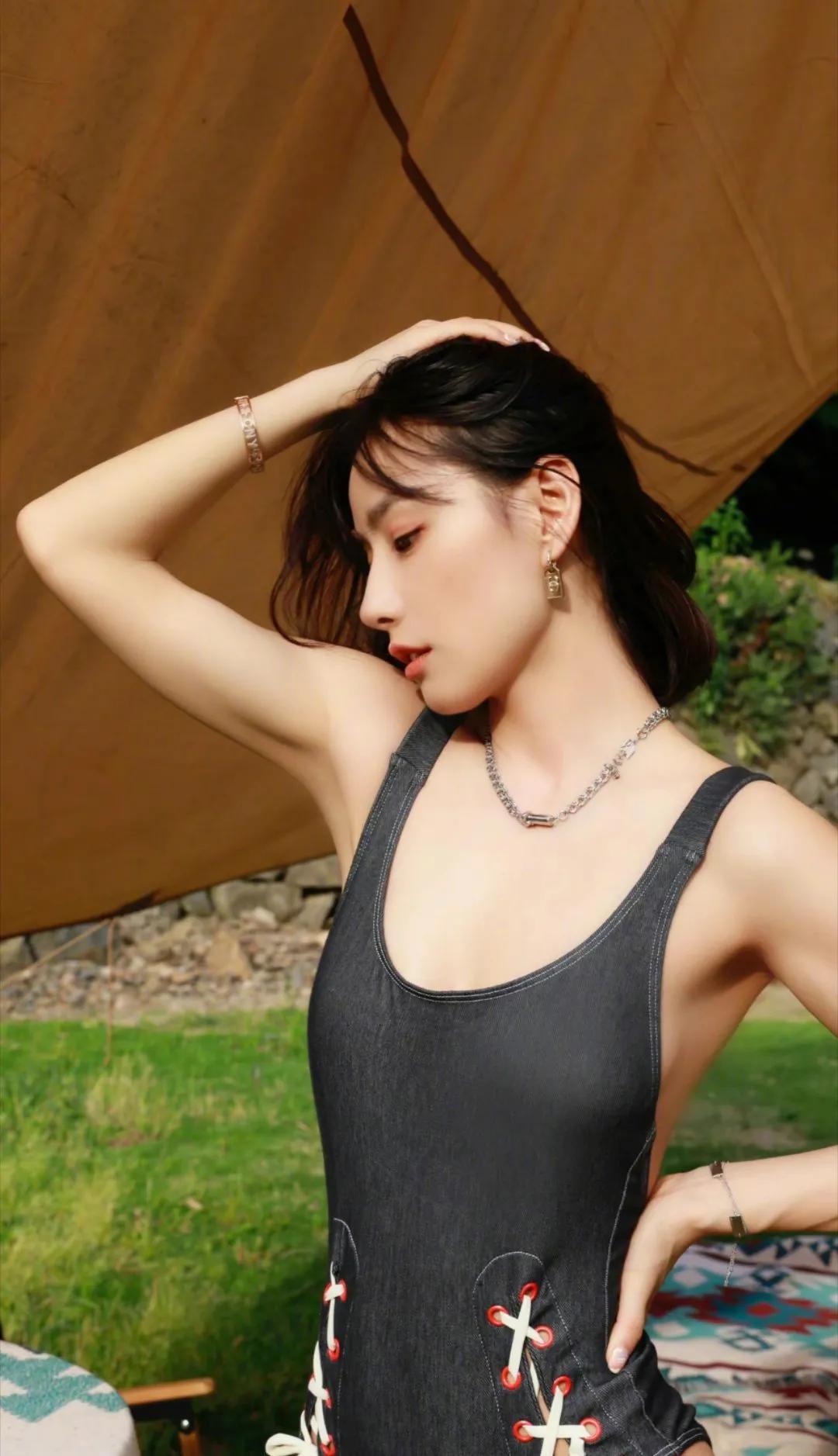 Chen Nuanyang's second swimsuit photo shoot, the swimsuit shows the hot curve of fitness - iNEWS