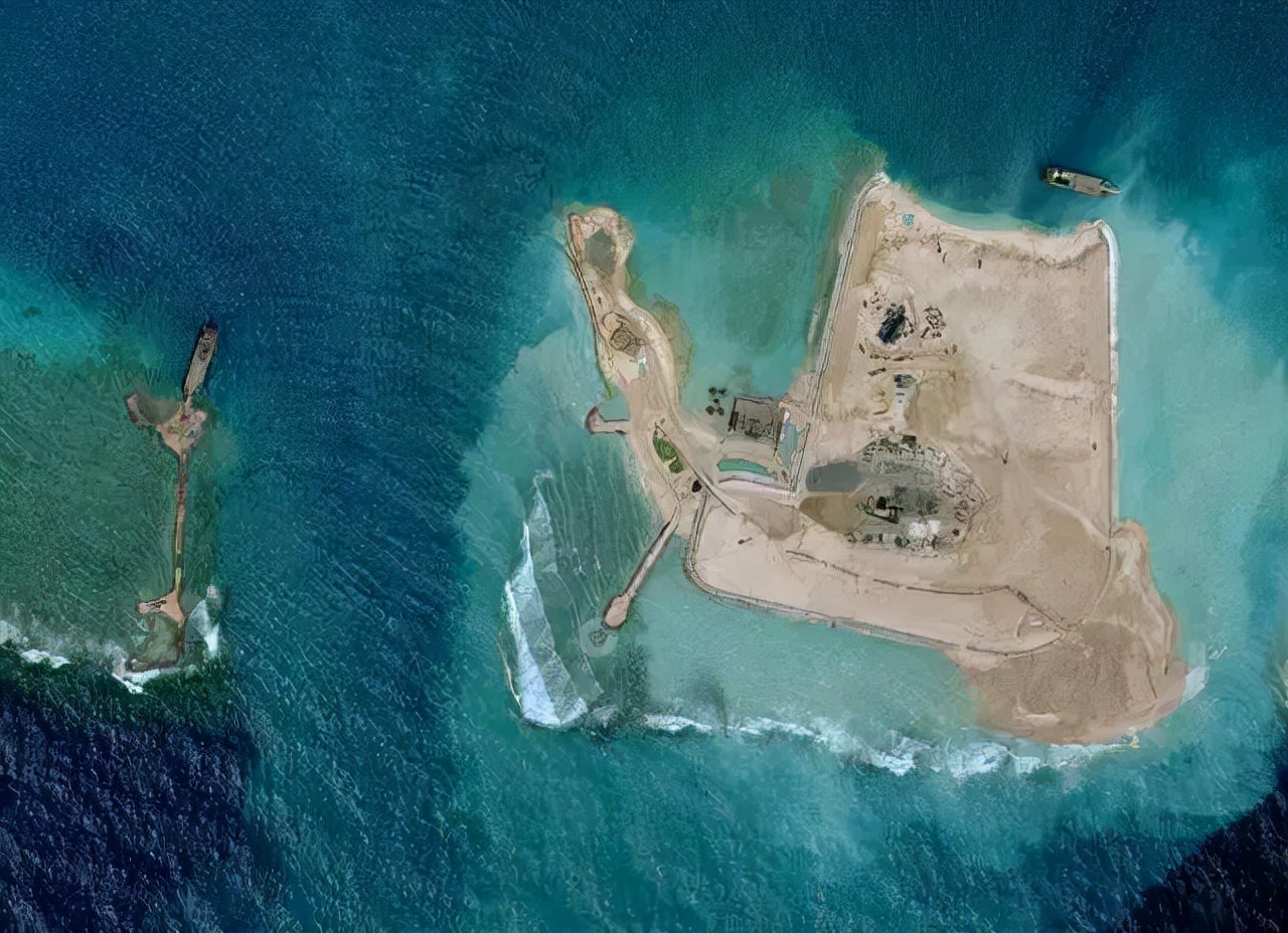 Military preparations for the three reefs in the South China Sea!It is ...