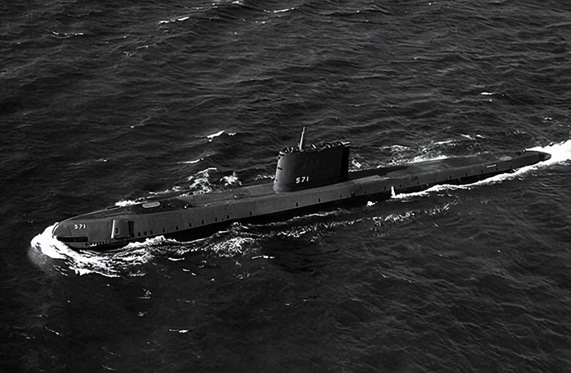China's first nuclear submarine, the "Long March No. 1", was ...