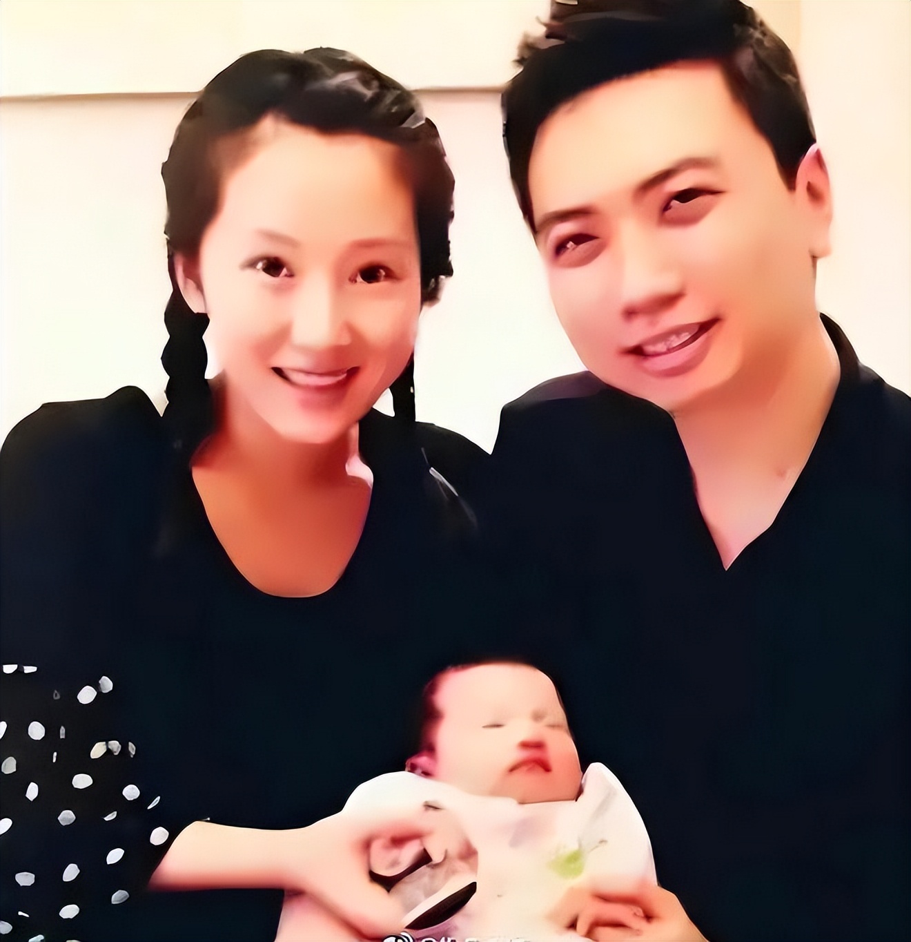 "Beautiful too" Li Nianhan exposed his second son, 8-year-old Wangzai showed a super handsome ...