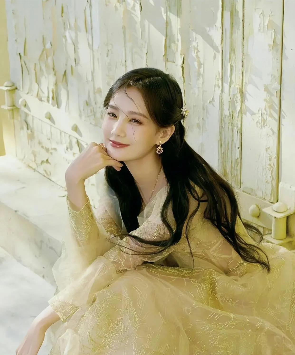 Sweet and lovely Li Yitong - iNEWS