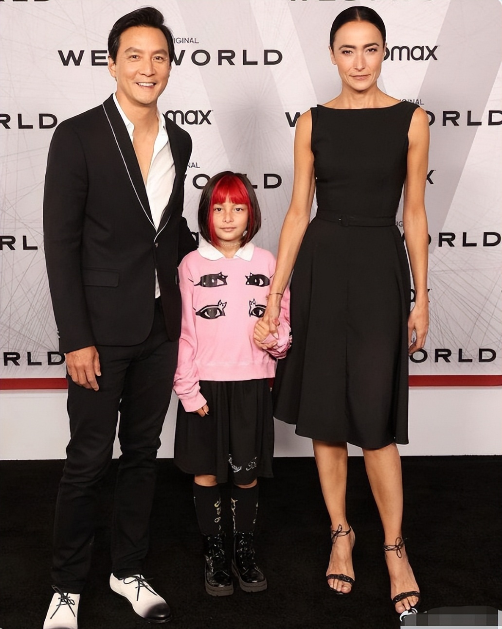 Wu Yanzu's 10-year-old daughter is rarely exposed, her long pink hair ...
