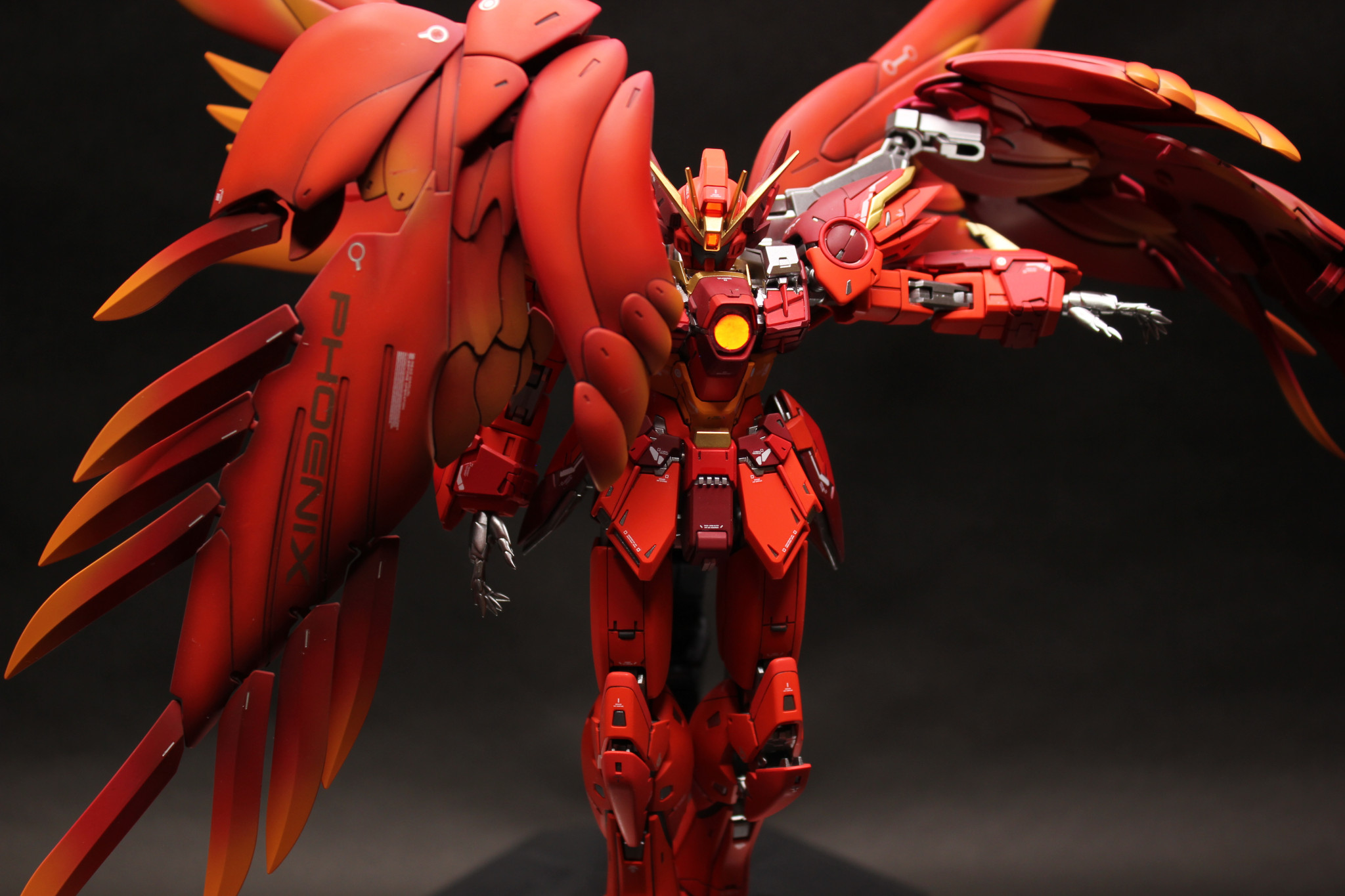 Gradient wings, red flying wing gunpla - iNEWS