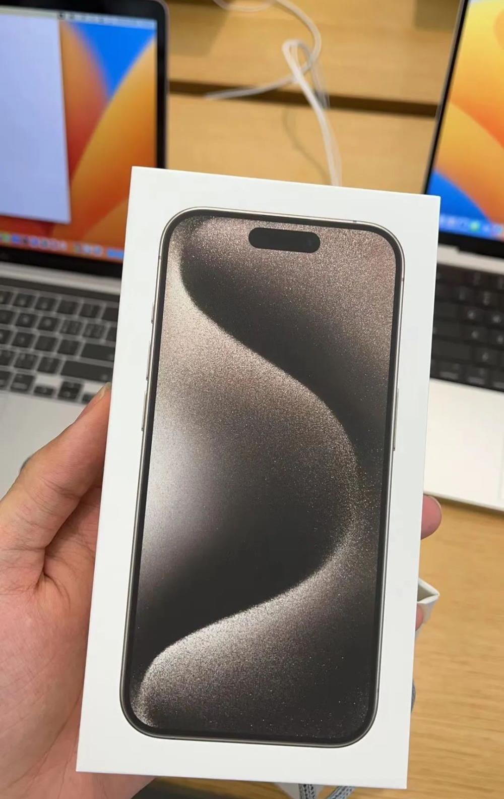 iPhone 15, Pro, shattered into pieces in the drop test, is this the ...