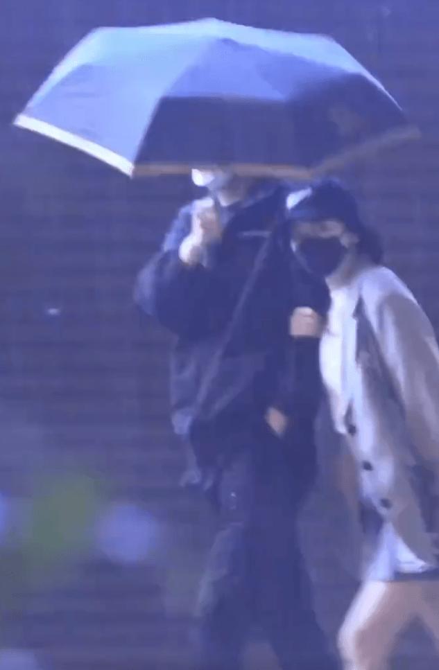 Explosive Qin Lan rejected Wei Daxun's marriage proposal, held an umbrella in the wind and rain ...