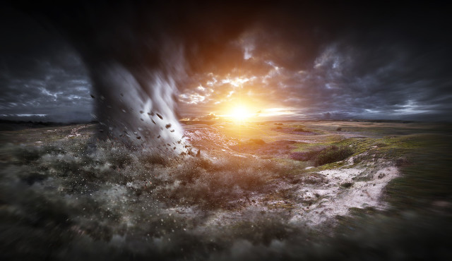 "Bang——" the fireball soared into the air, the chaotic clouds splashed ...