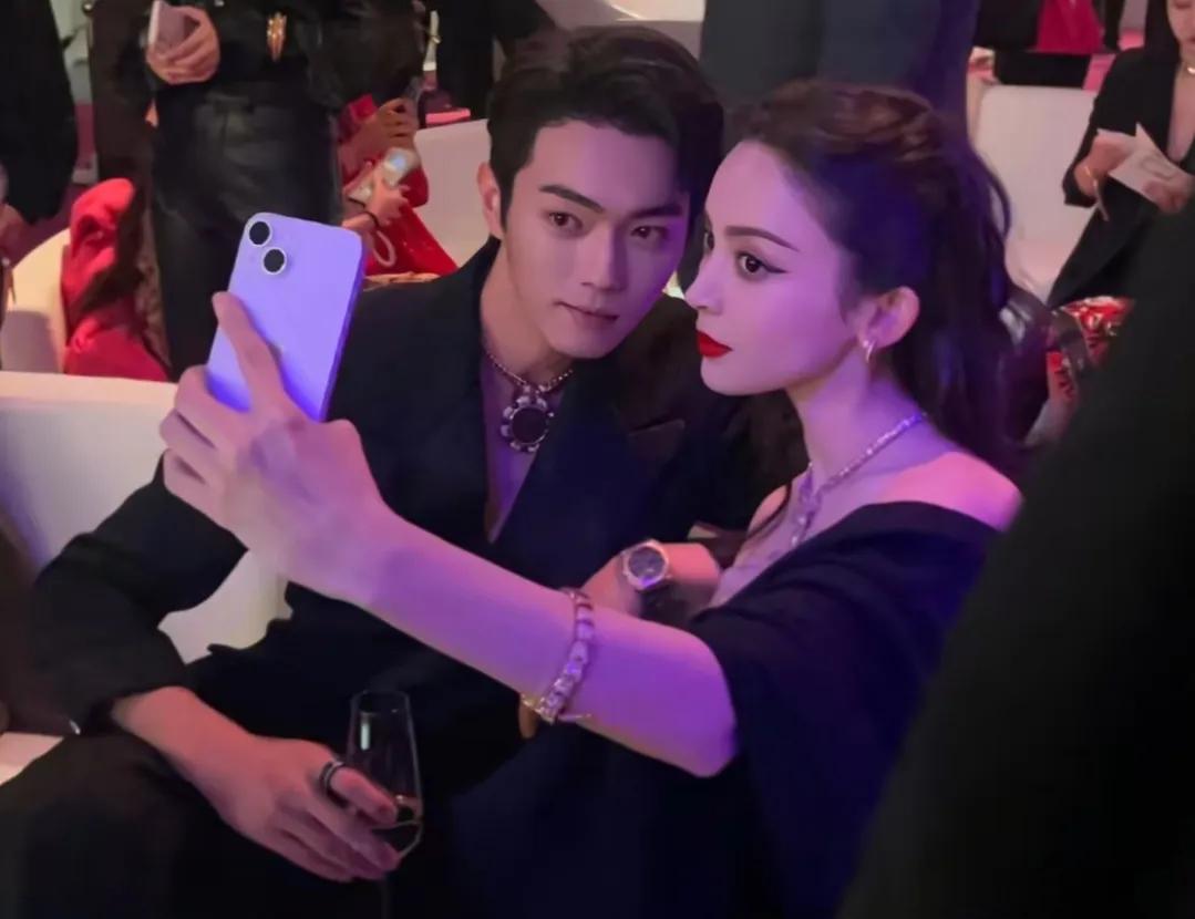 Bulgari event, Gu Li Nazha and Xu Kai took a selfie in the same frame ...