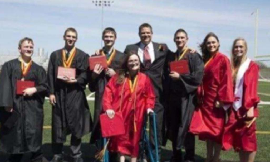 In 1997, American pregnant woman McCoy gave birth to septuplets, and ...