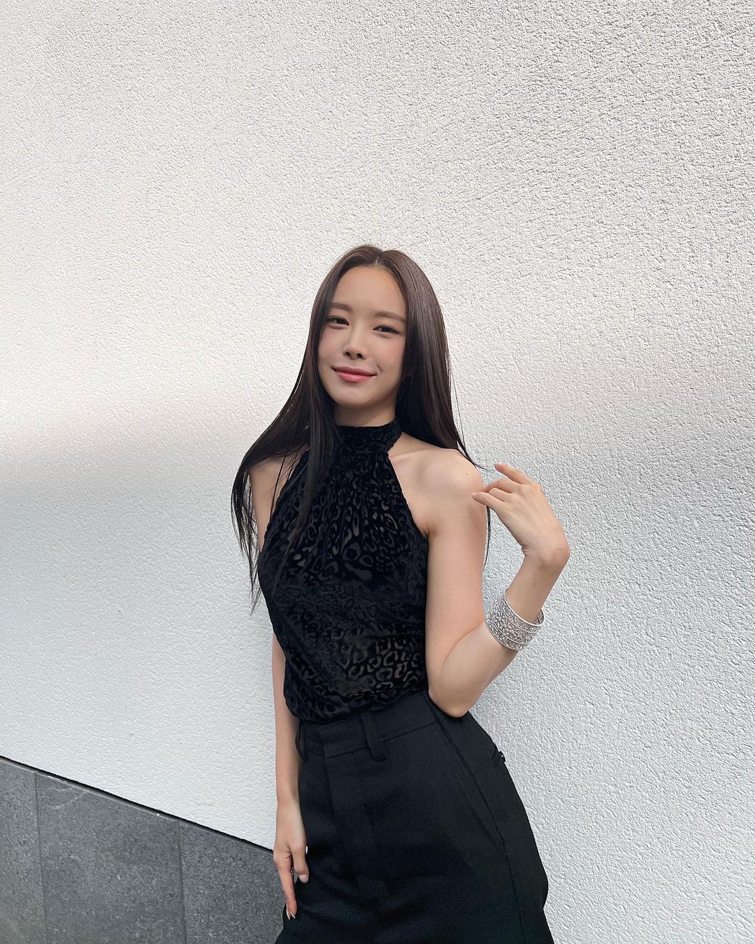 28-year-old Sun Naen has a slender and skinny figure, a 21-inch ant ...