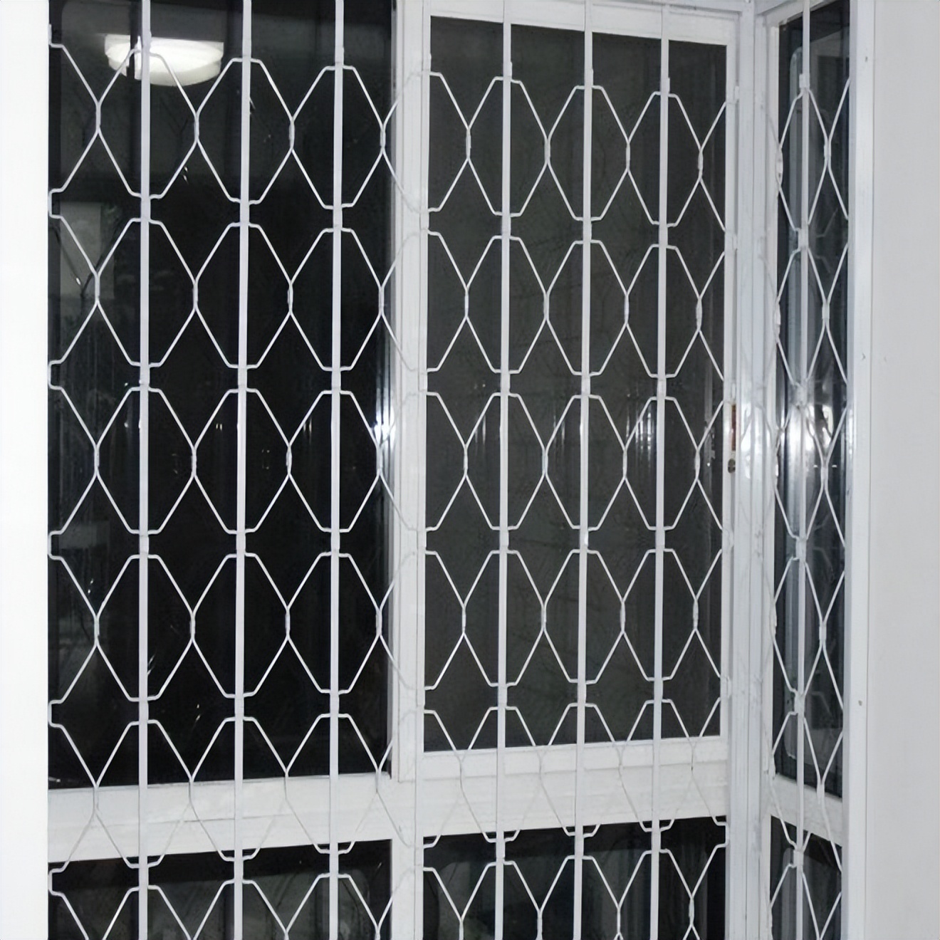 How to make balcony anti-theft windows to prevent thieves from coming ...