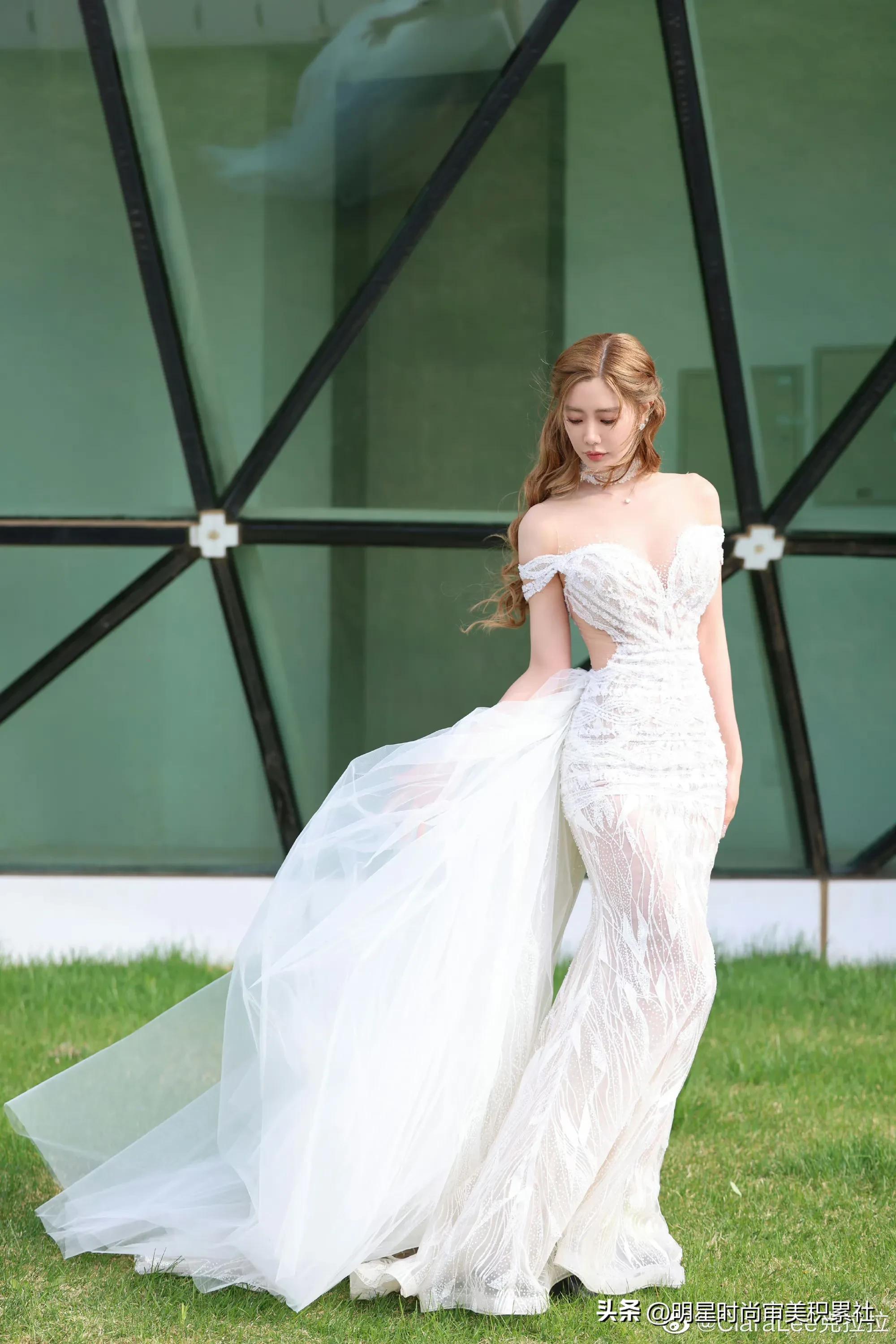 Clara's latest beauty photos released - iNEWS