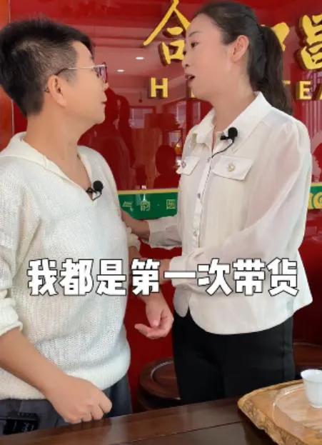 Chen Jianxiong's wife Huang Min and Su Guiyuan's wife Wu Duomei fit ...