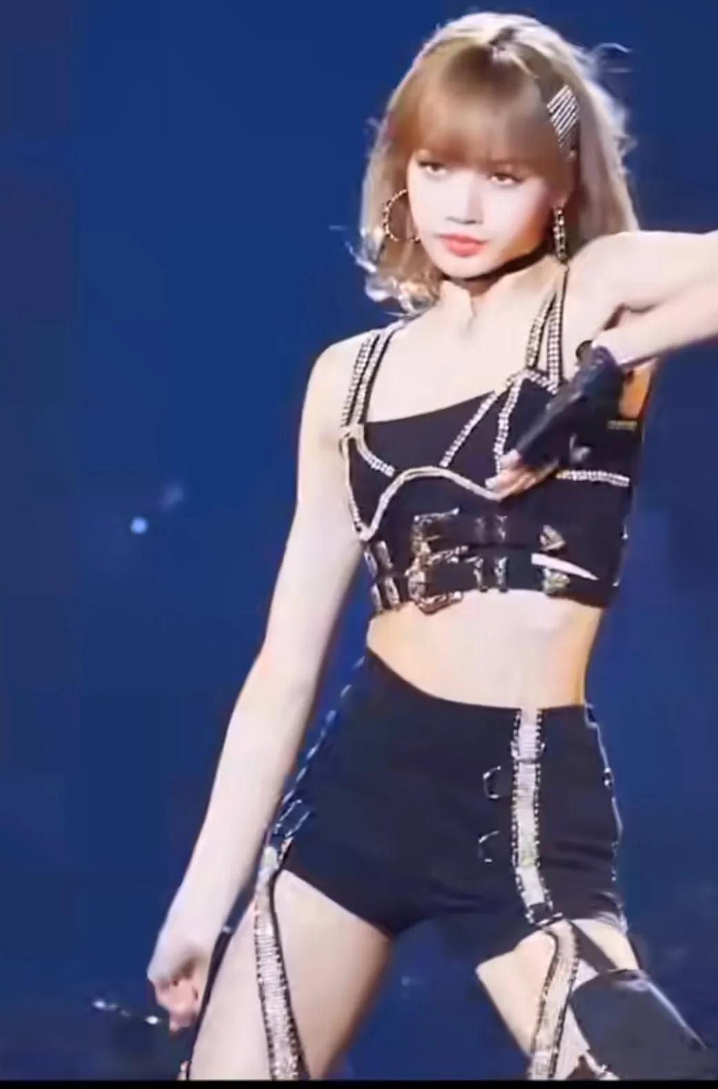 Who is not confused after watching Lisa's dance, and doesn't want to leave after watching it - iNEWS