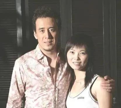 The Story of Singer Yang Kun - iNEWS