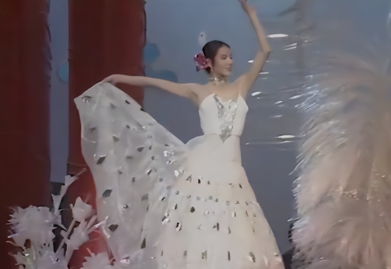 Yang Lipings New Dance Was Criticized The Male Dancers Buttocks Are