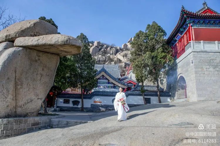 Zou Lu has a beautiful woman, and the mountain dances lazily - iNEWS