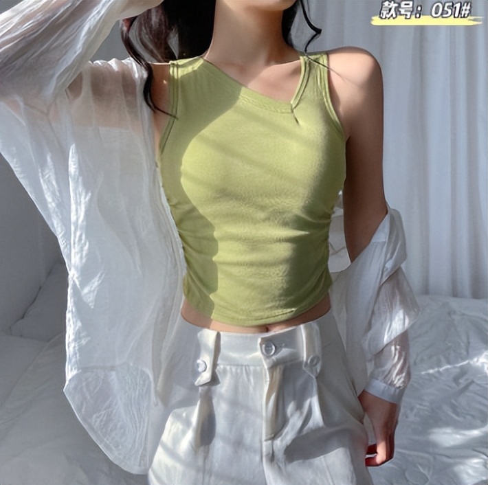 An irresistible irregular fashion vest with a coaster, with a casual ...