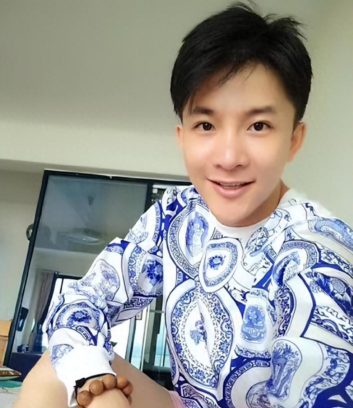 Bian Ce: CCTV's most handsome host, 32 years old with a promising ...