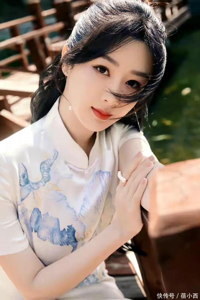 I was amazed by Yang Zi wearing a cheongsam! The national daughter ...
