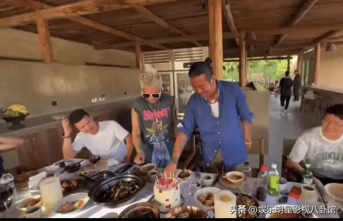 Sun Xing celebrates his girlfriend's birthday and posts a video to show ...
