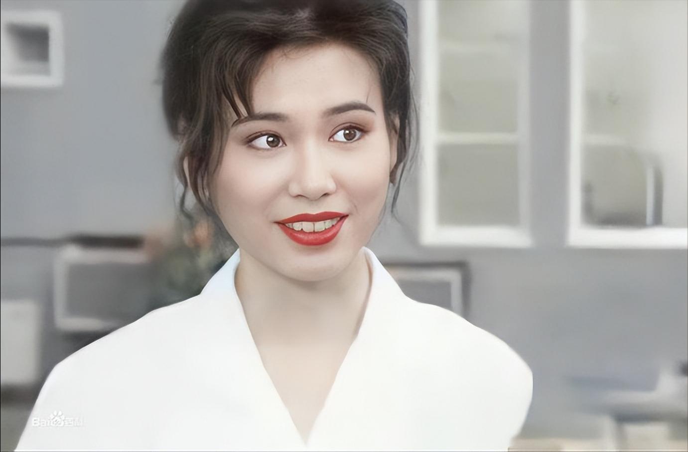 Feng Xiaowen: The most coquettish Mrs. Hong is also the heroine of Beyond's "Lover" - iMedia