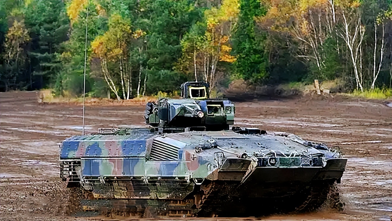 German "Weasel" infantry fighting vehicle - iNEWS