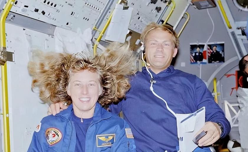 In 1992, the astronaut couple went to space, did they have an intimate ...