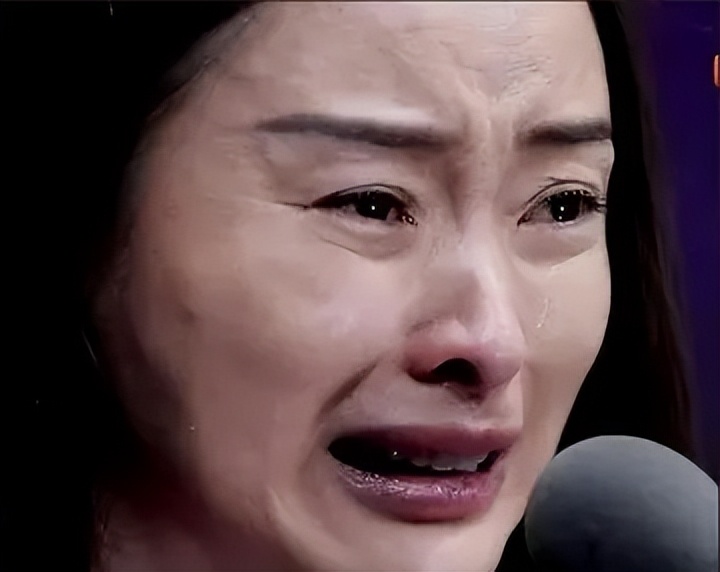 After being abandoned by the scumbag Chen Jianbin, she remains ...