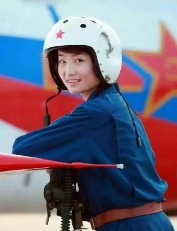 Golden Peacock Yu Xu, China's first female J-10 fighter pilot - iNEWS