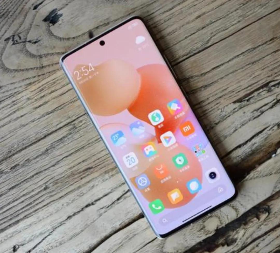 A mobile phone with fast price reduction, strong performance, low price ...