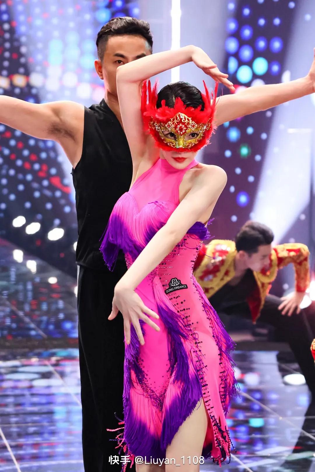 Liu Yan's masked dancer - iNEWS