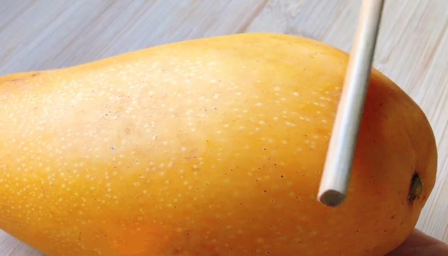 Decades of Mangoes Chopped Wrong? Learn this trick and eat up a big ...