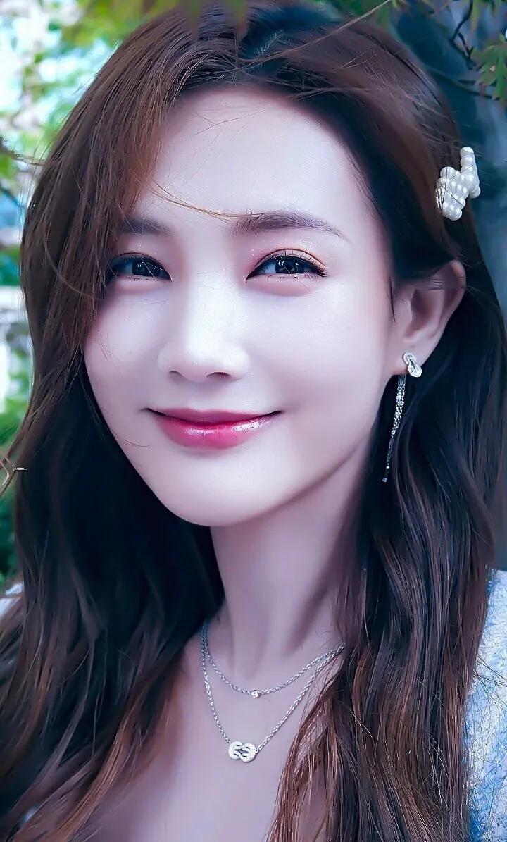 Beautiful pictures of stars - Li Yitong - iNEWS