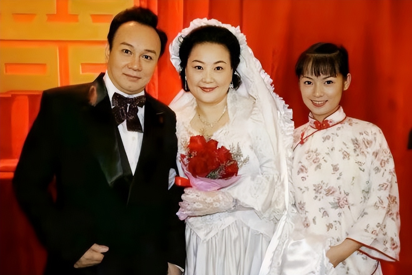 The 63-year-old "Eight Aunt" Huang Weixiang is Ah Xiang's adoptive ...