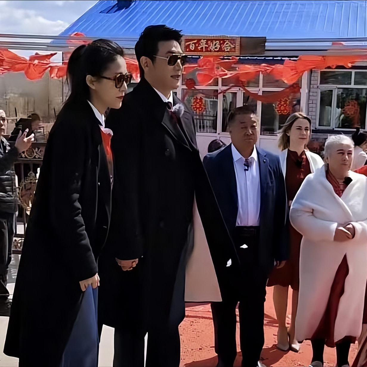 Lu Yi and Bao Lei appeared at the internet celebrity wedding and sang ...