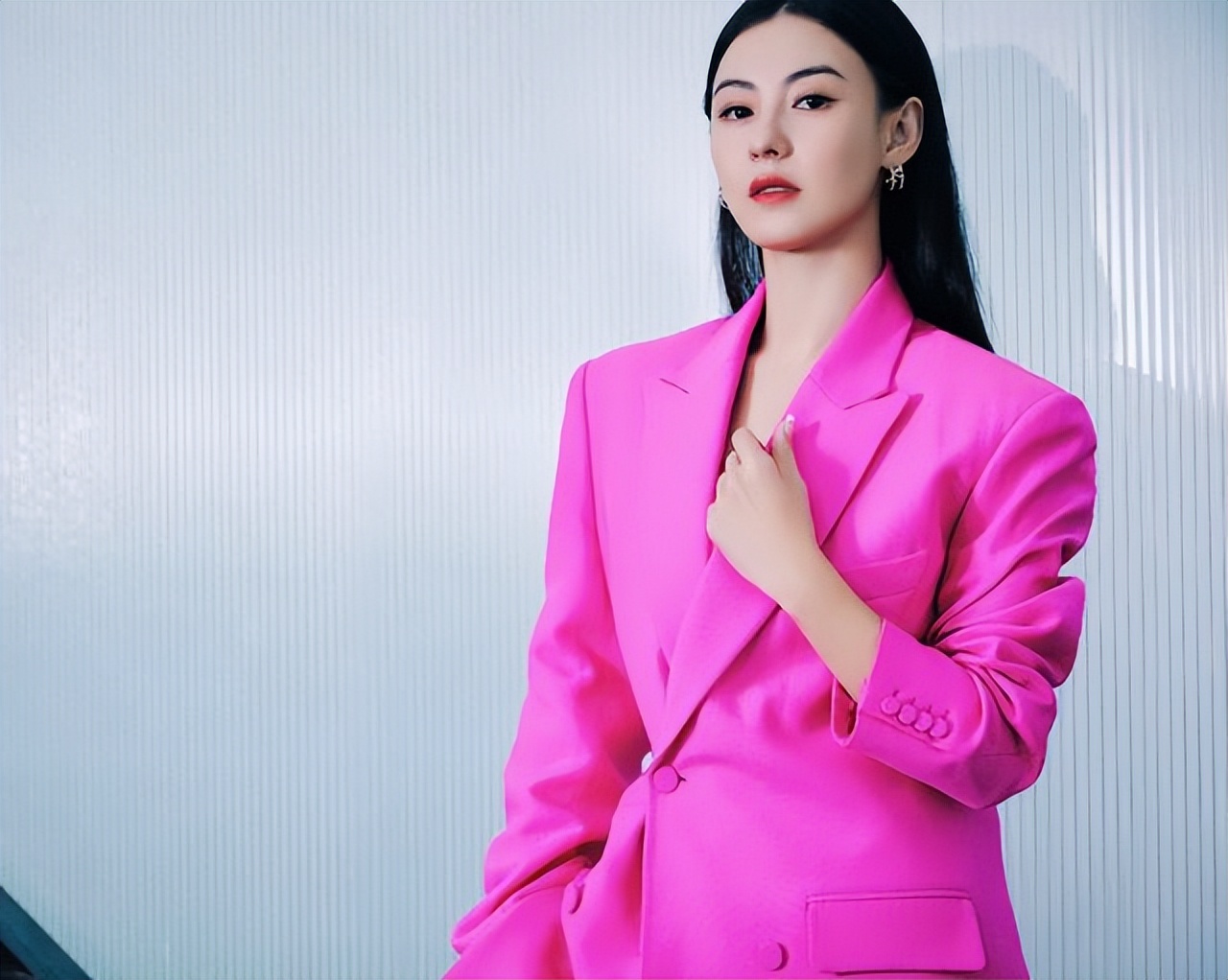 Jade girl Cecilia Cheung figure skating, accidentally fell to expose ...