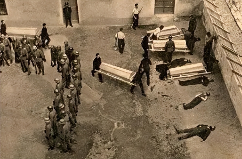 Old photo of Jewish women mass-executed by German army during World War II - iNEWS