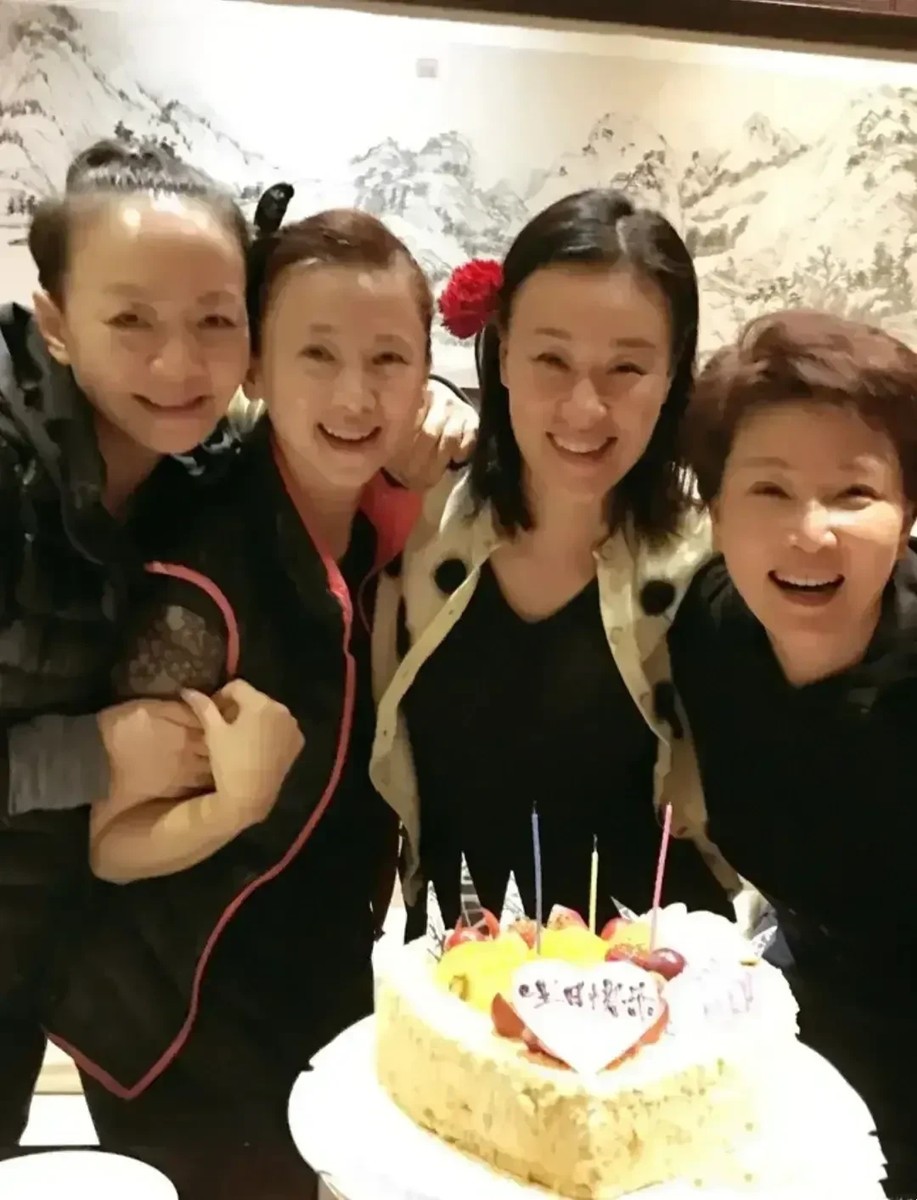 Song Dandan and friends celebrate Wu Junmei's birthday! She and Liu ...