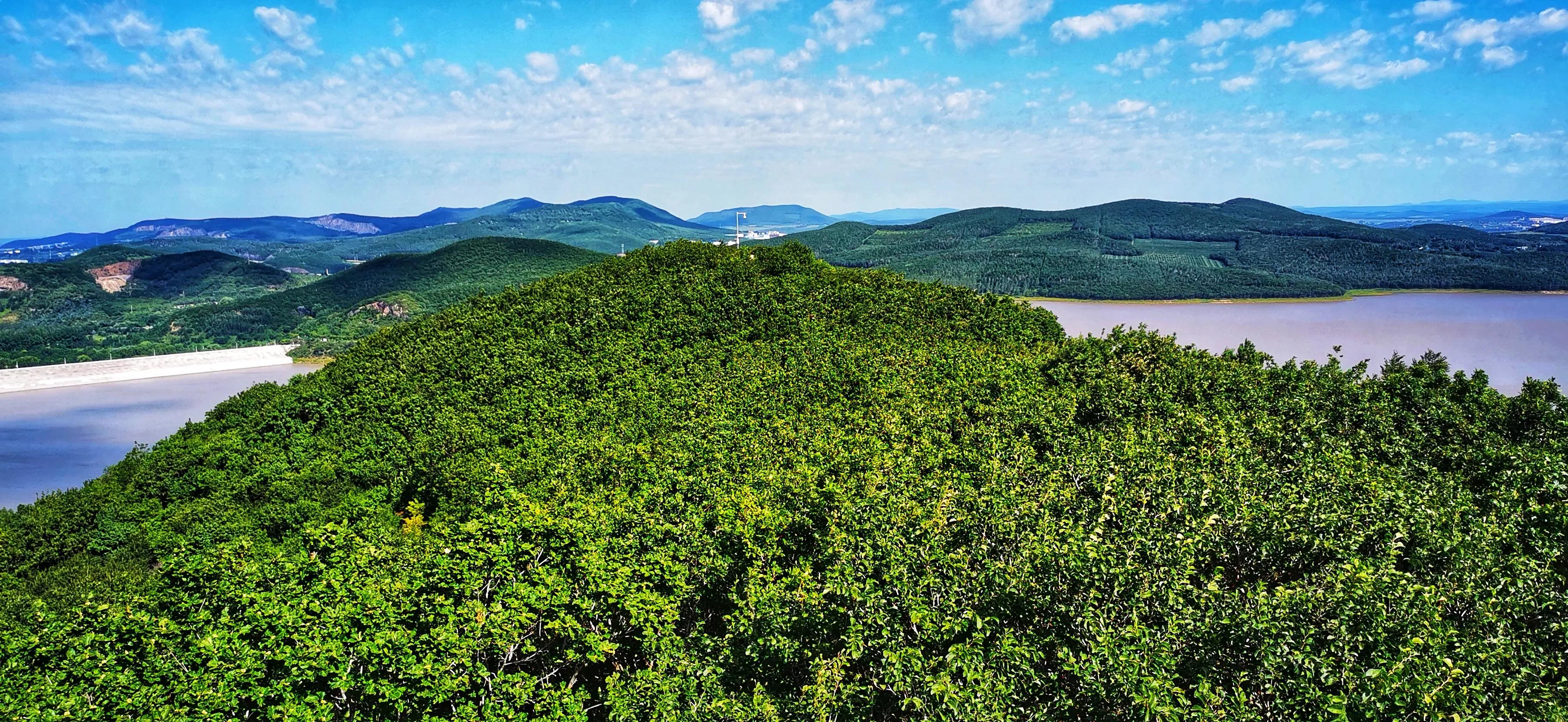 Xiandong Mountain Scenic Area, located on the outskirts of Qitai River ...