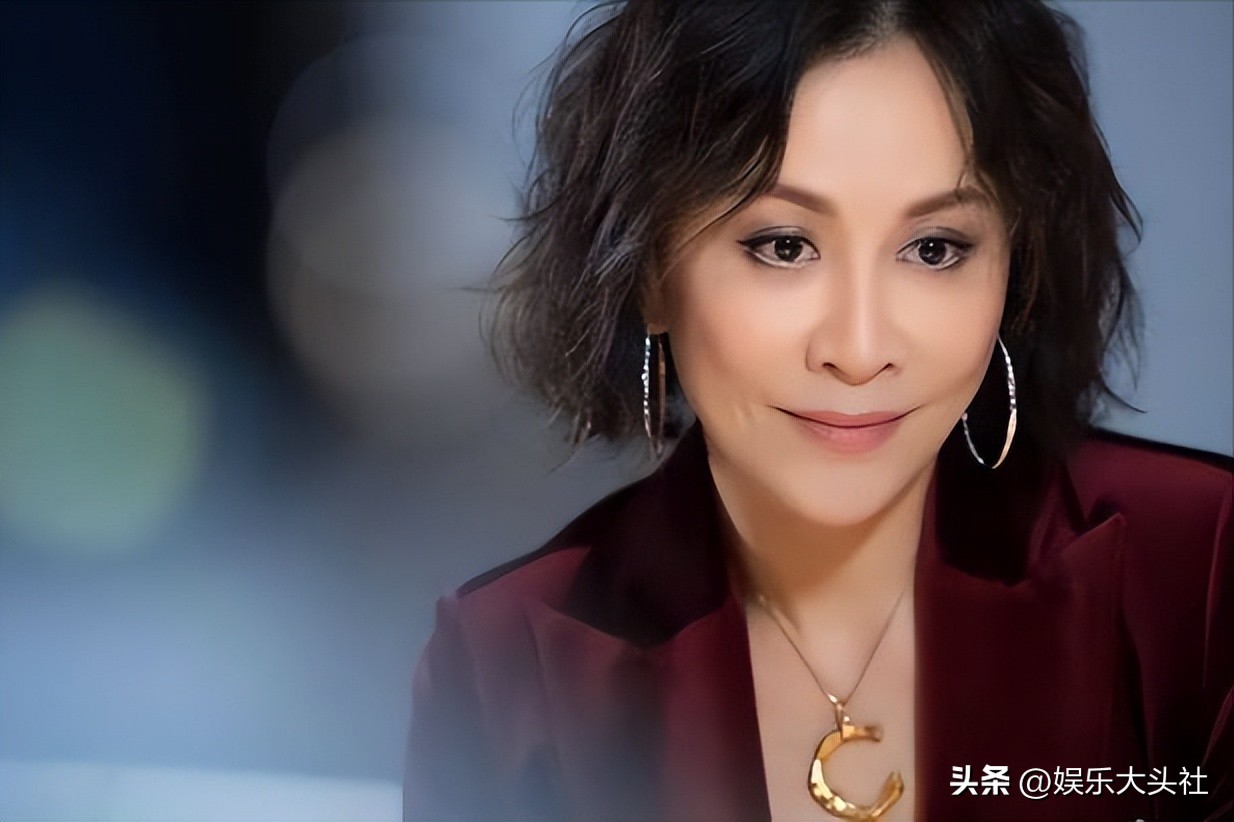 Shu Qi went to play mahjong at Carina Lau's house, and went to the ...