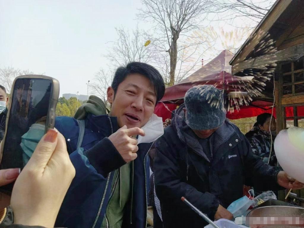 The four members of Sa Beining's family made rare appearances, and ...