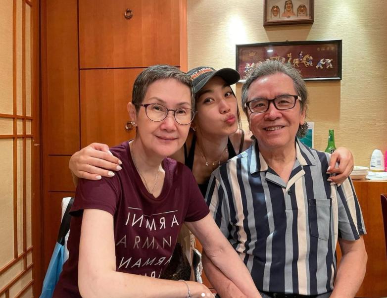 Jiang David and his wife meet with Qin Pei's daughter. The 36-year-old ...