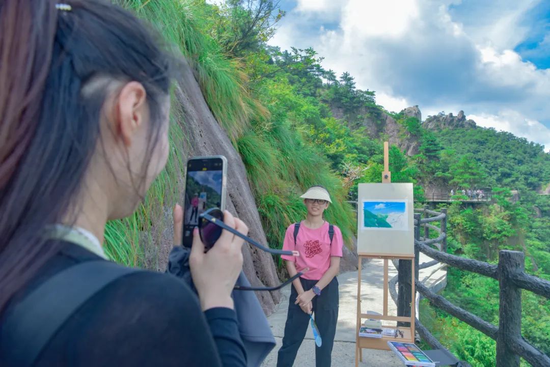 Pen-painted flower terrace, outlines great mountains and rivers - iNEWS