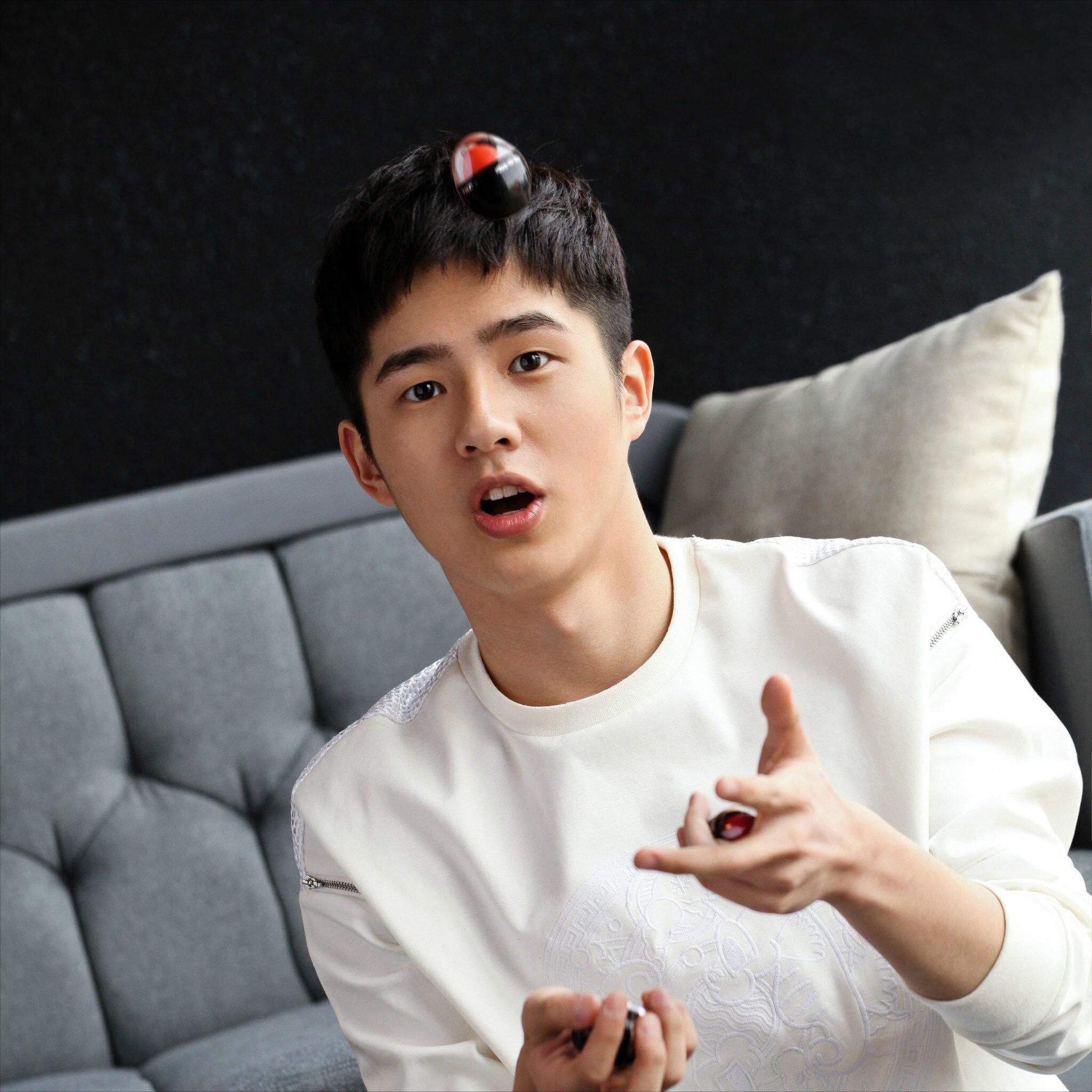 Liu Haoran was exposed to picking his feet, the studio issued an ...