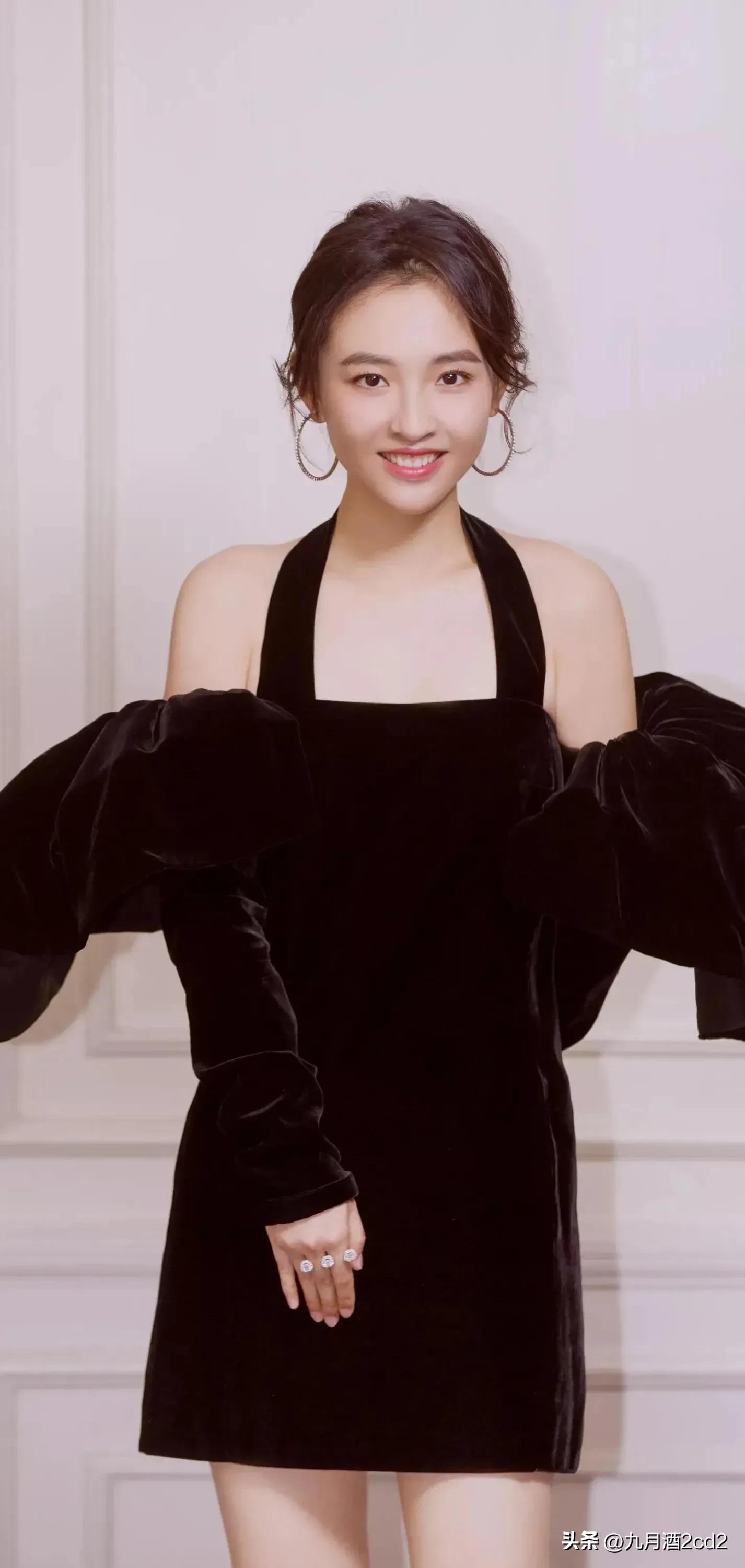 Pure, cute, sexy and beautiful Wu Qian photo - iNEWS