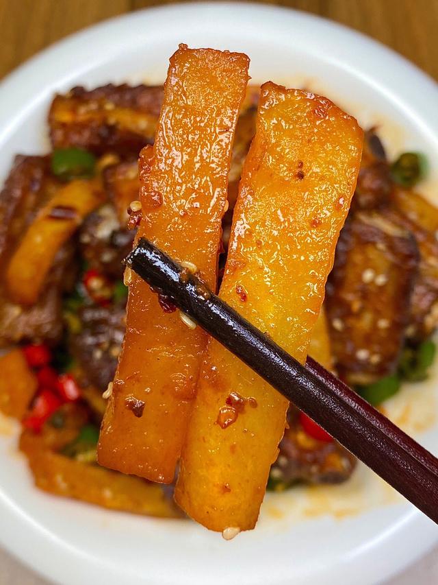 To make dry pot potato ribs, without this step, it is no wonder that ...