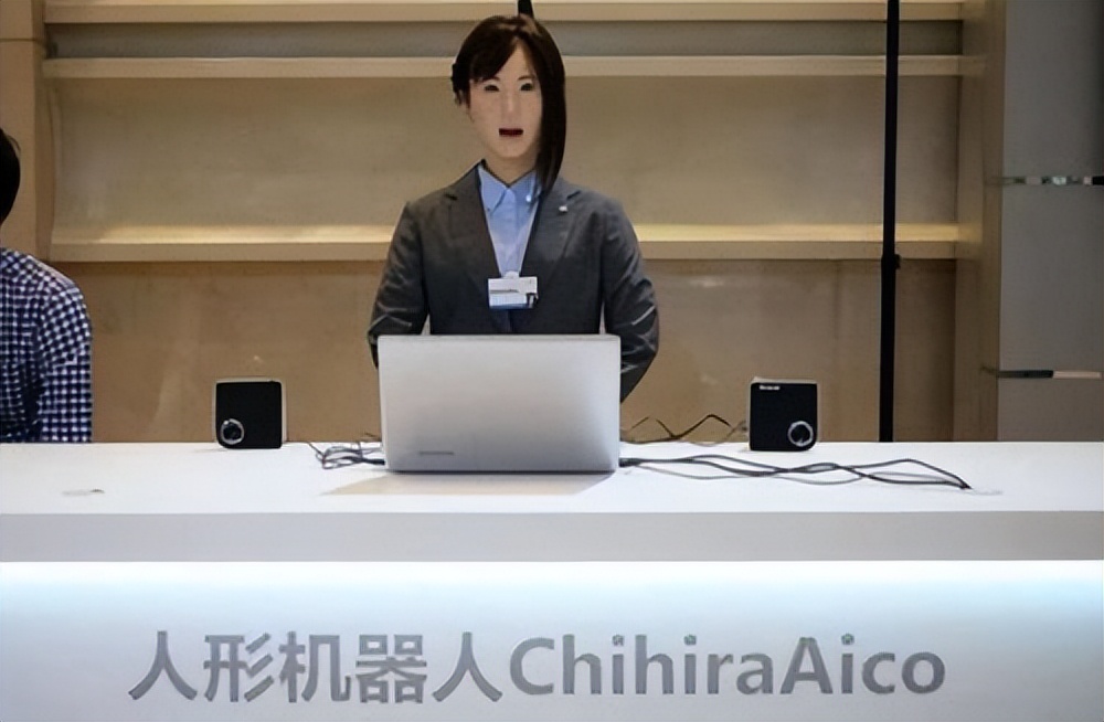 Immediately, Jiajia, the first experience interactive robot in China ...
