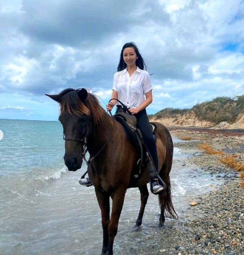 39-year-old Lin Huiyin's great-granddaughter took a group photo, and ...